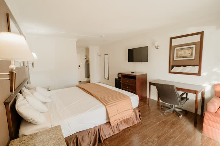 King Room With View - San Bernardino, CA