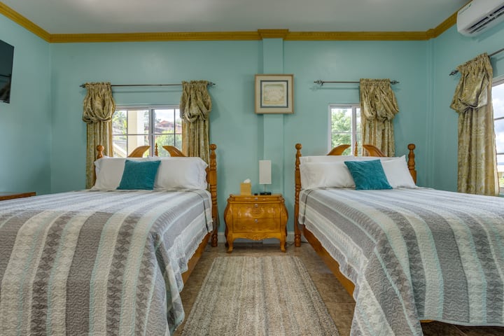 Benjamin's Hillview Manor - Room 3 - Belize