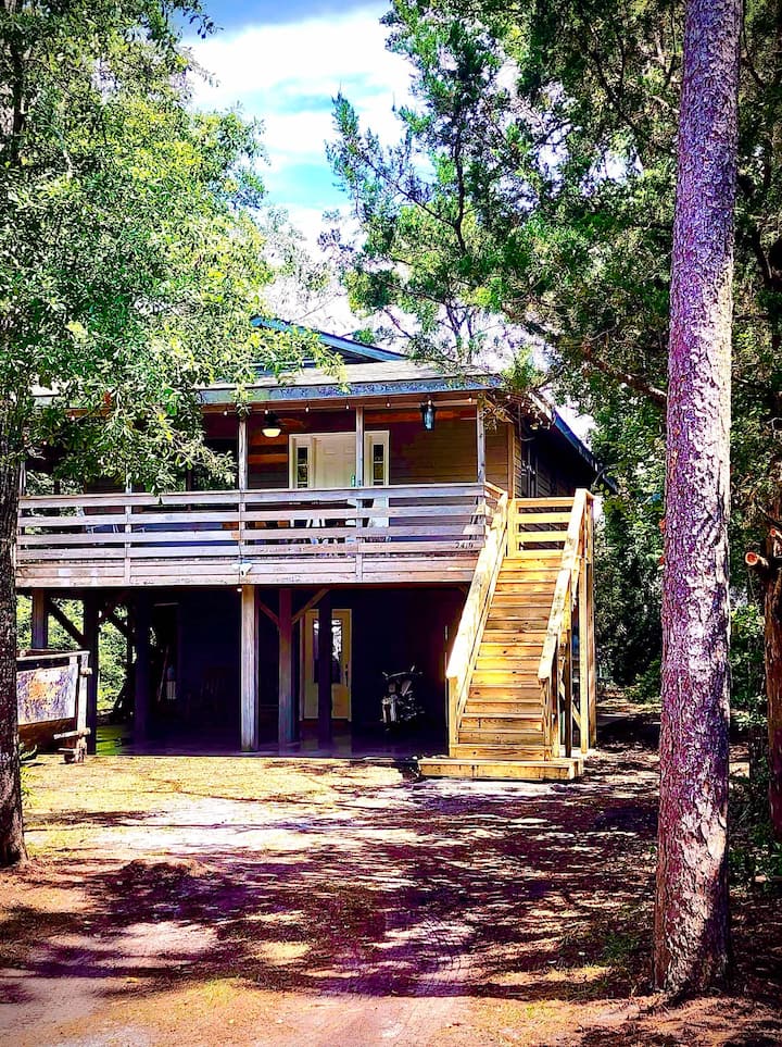 Rustic Beach Lodge-walk To Beach - North Myrtle Beach, SC