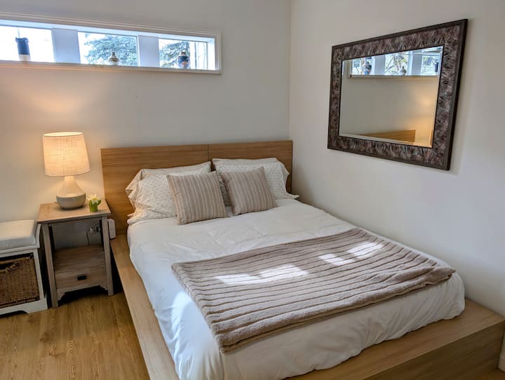 Cozy Downtown Hideaway - Burlington, VT
