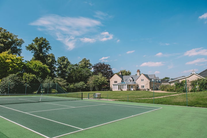 Stow Manor Sleeps, 18-24 - Norfolk