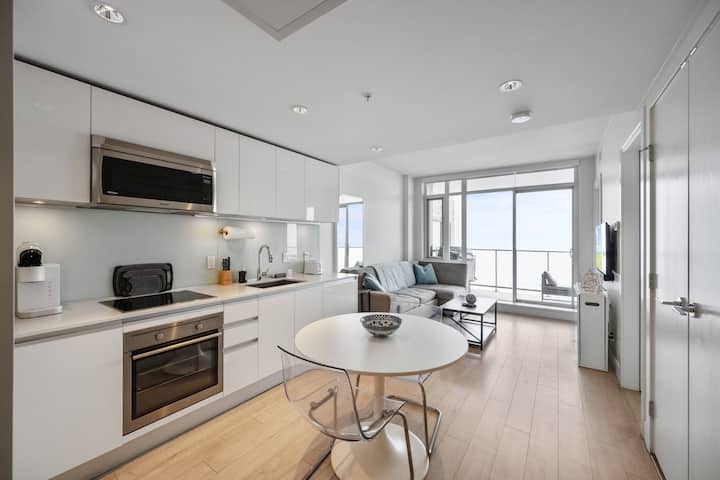 Dt Views | Ac | Pullout Couch | Mins To Saddledome - Calgary