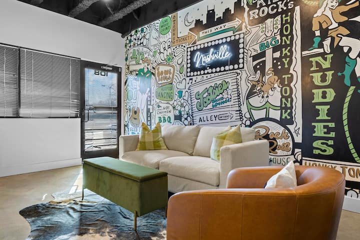 Honky Tonk Hideaway - Nashville, TN