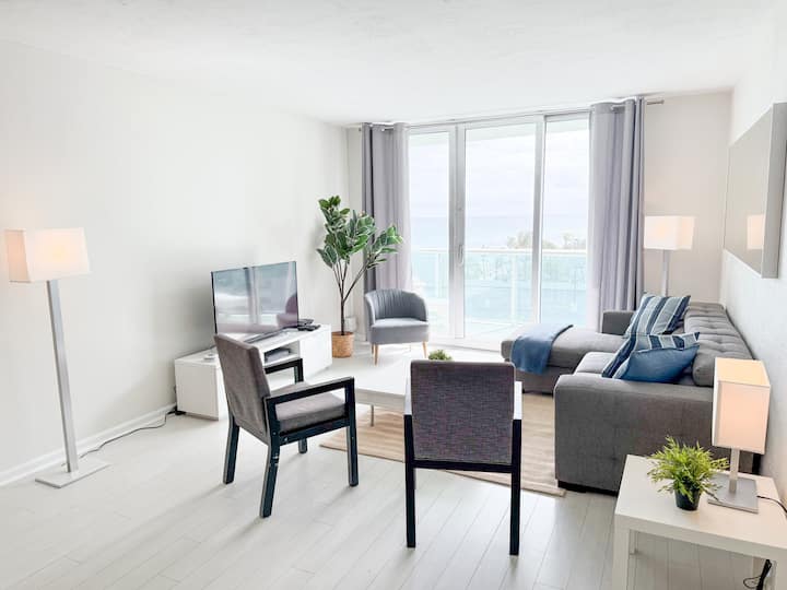 Beachfront – Ocean Views 1/1 Apt - Hollywood, FL