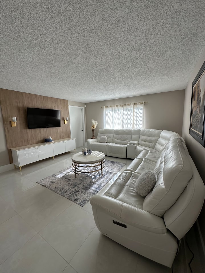 Relaxing Or Working, It's Here! - West Palm Beach, FL