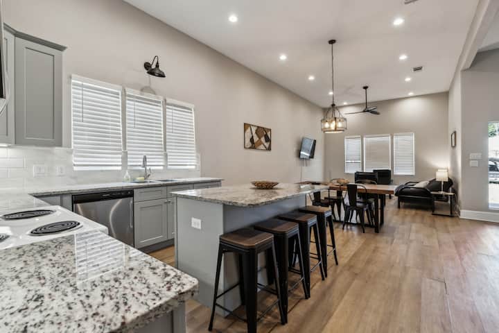 Spacious Duplex In Olmos Park - San Antonio, TX