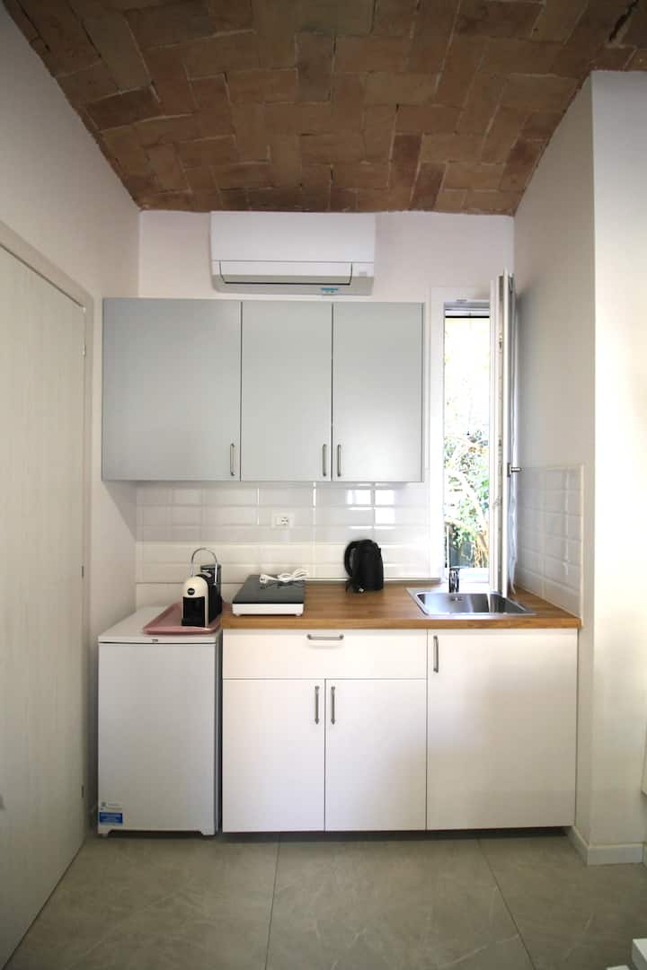 *Coral Suite* Modern Design & Free Parking - Módena