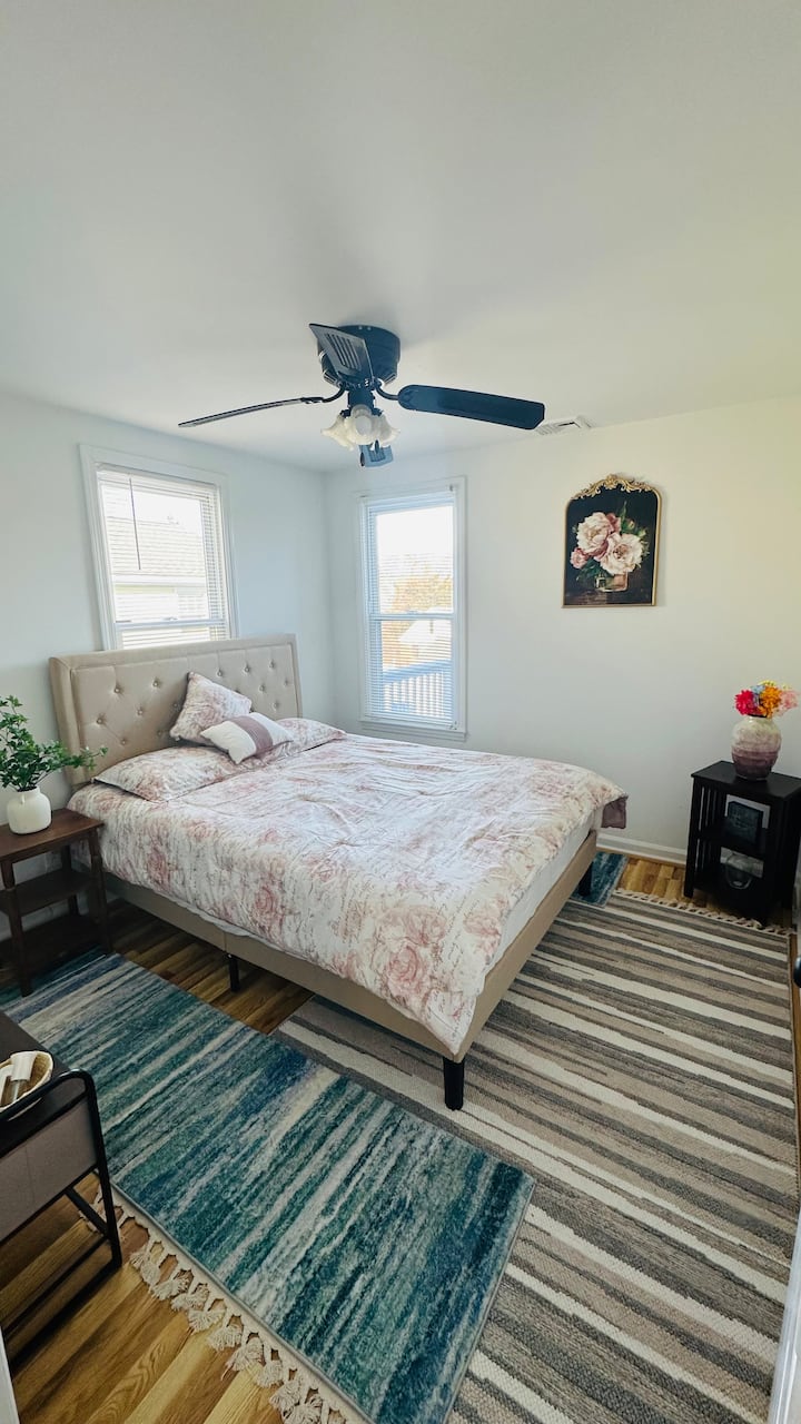 Elegant & Cozy Sunlit Room - Bridgeport, CT