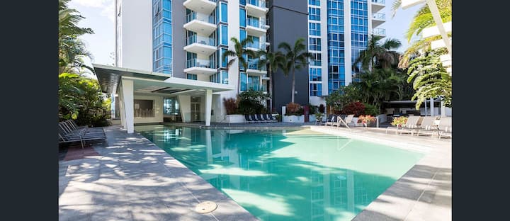 Stunning Ocean View Apartment With Pool And Sauna - Surfers Paradise