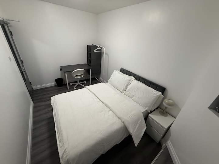 Bright City Room In Shared House 3/bathrooms R3 - Wirral