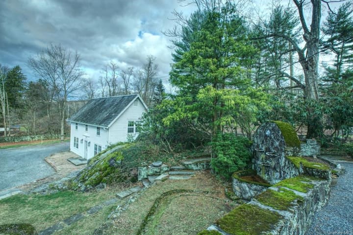 Private Guest House W/ Fireplace - Peekskill, NY