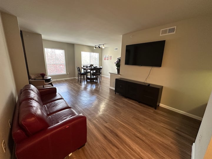 Spacious, Modern Apt Home - Pflugerville, TX
