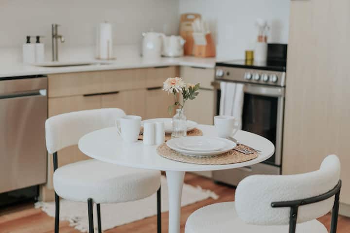 New Downtown Apt L Rooftop Amenities Kingbed View - University of Utah Hospital, Salt Lake City