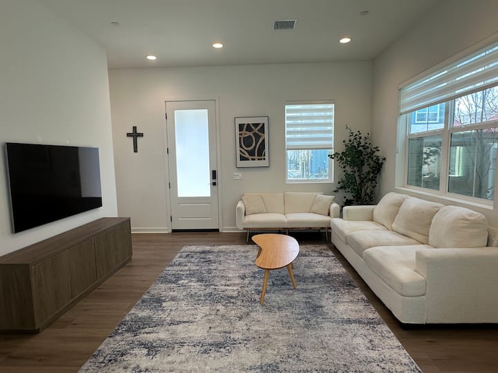 Luxury Home In Ontario Ranch! - Ontario, CA
