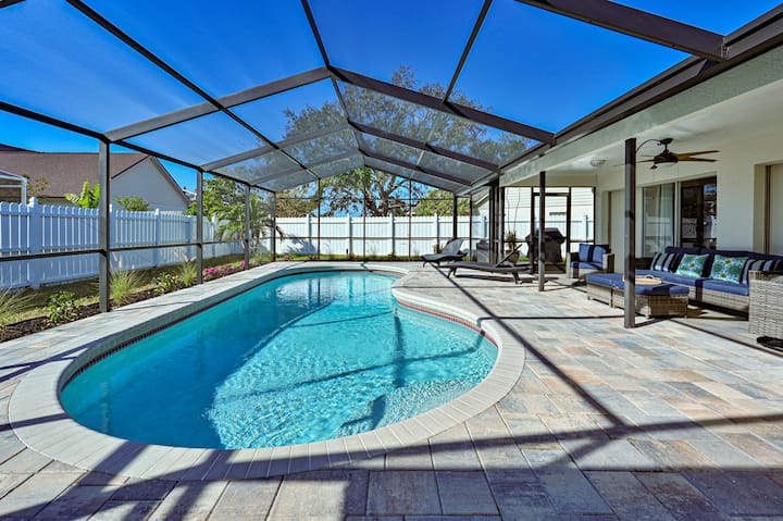 Beautifully Remodeled Heated Pool Home In Sarasota - Sarasota, FL