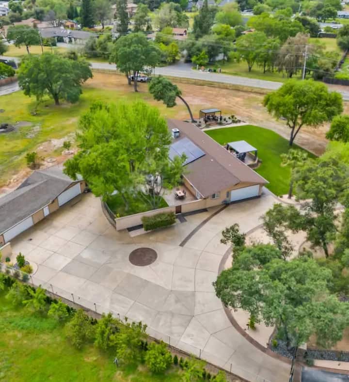 Private Granite Bay Retreat• Hot Tub• Pet Friendly - Granite Bay, CA