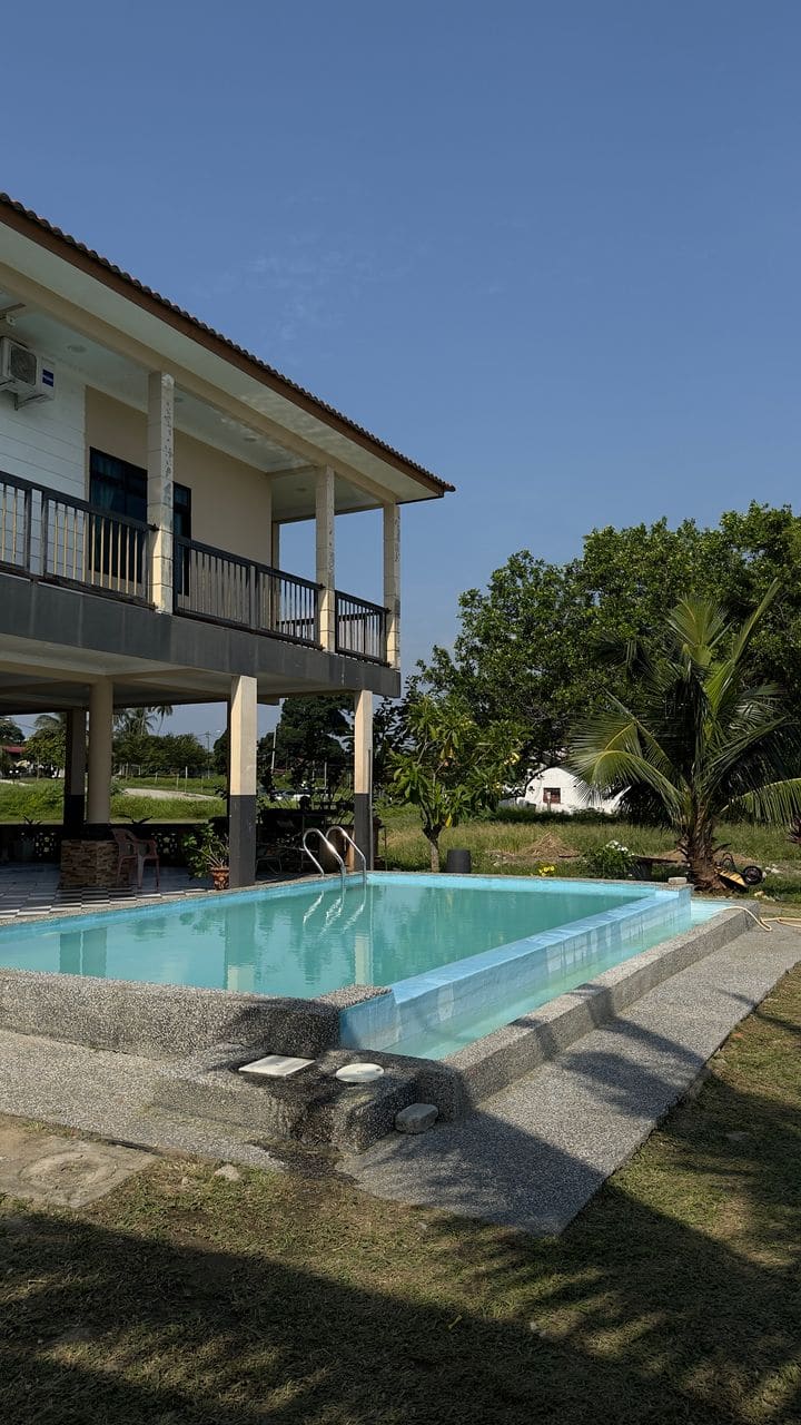 Teluk Belanga Beach Resort @ 36 Pax 9 Rooms - Kuala Sungai Baru