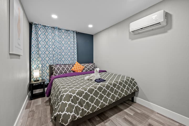 King Bed -Modern Retreat In The Heights - Houston, TX