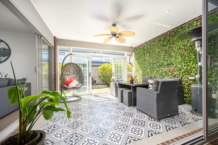 Modern Family Retreat Home With Sunroom - Clyde North