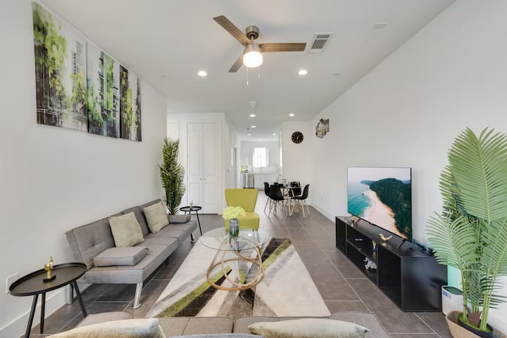 Urban 2br I Free Parking I King Bed I Workspace - Cedar Crest - Dallas