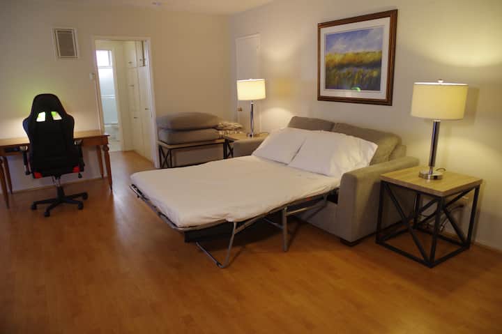 Large Hollywood 1 Bedroom I - West Hollywood, CA