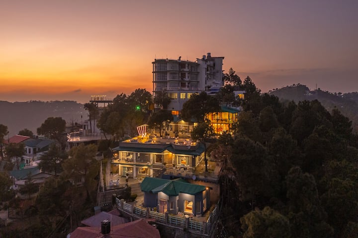 4br Serene Villa Luxury Retreat With Game Den - Solan