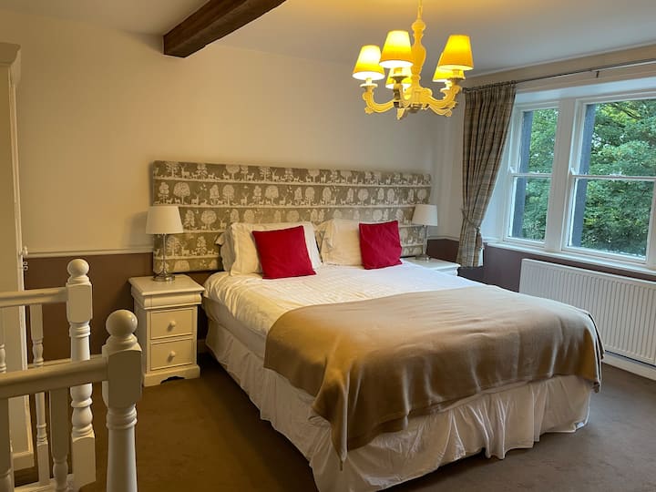 Standard Family Room For 4 | Oyo New Inn Hotel - Settle