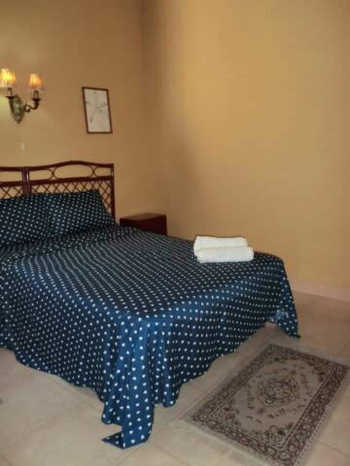 No Hidden Fees Colonial Room  With Wifi Available4 - Havana
