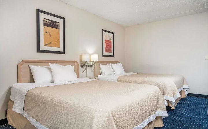 Norwood La Crosse Standard 2 Queen Bed Non Smoking - La Crosse, WI