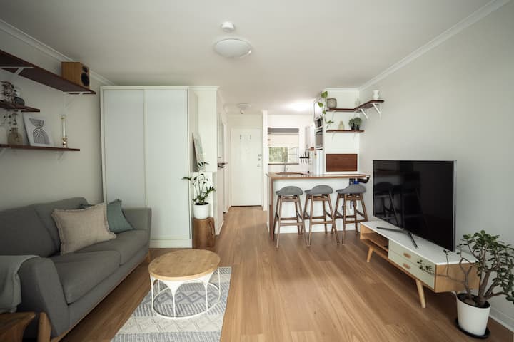 Bronte Coastal Apartment With Green Leafy Outlook - Kensington