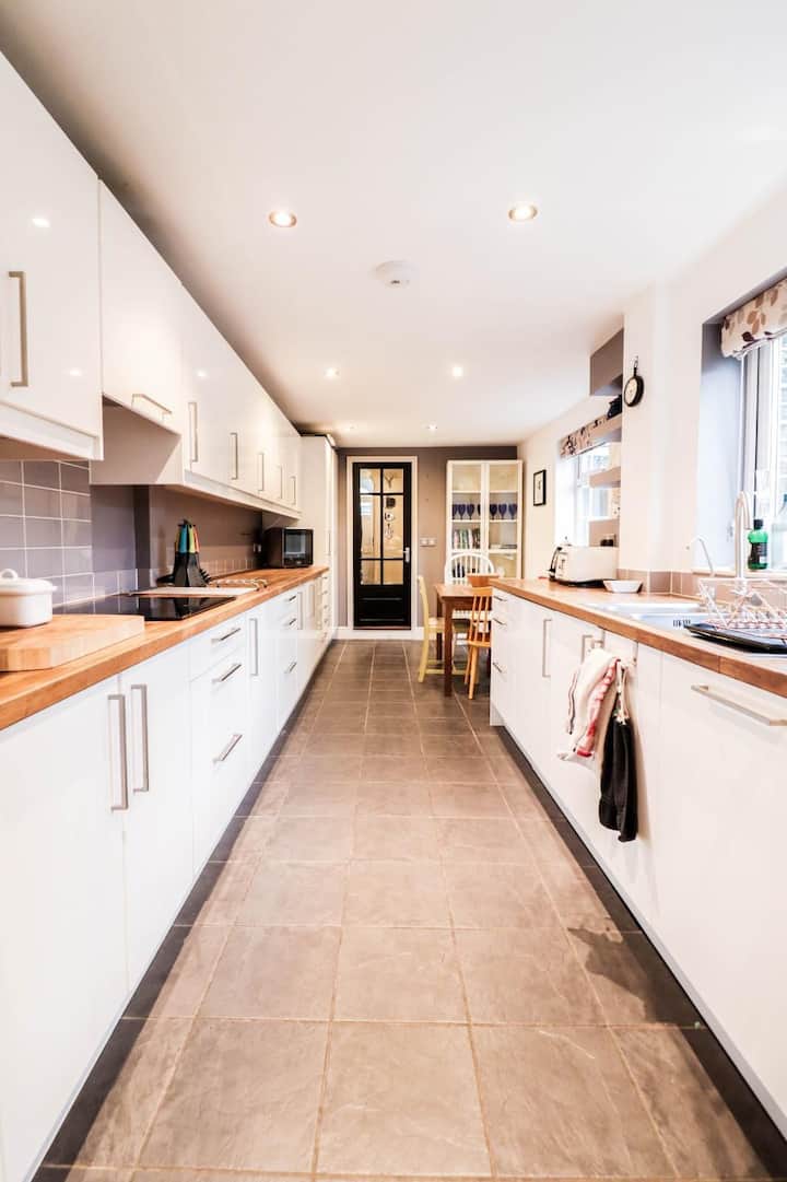 Your London Base With Garden - Ilford