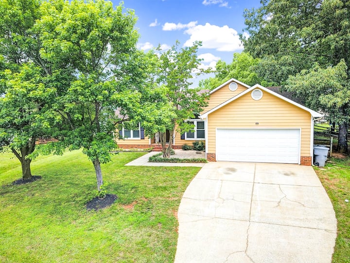 A Cozy Ranch/pet Friendly W/fee - Harrisburg, NC