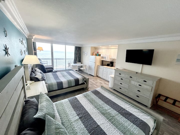 Private Balcony Oceanfront Studio W/kitchen - Daytona Beach, FL