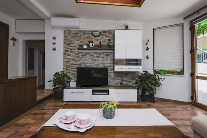 Marjan 3-br Apt,5 Guests Private Garden Near Beach - スプリト