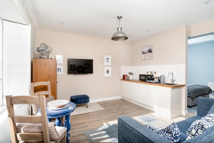 Charming One-bed Suite Haymarket - Edinburgh