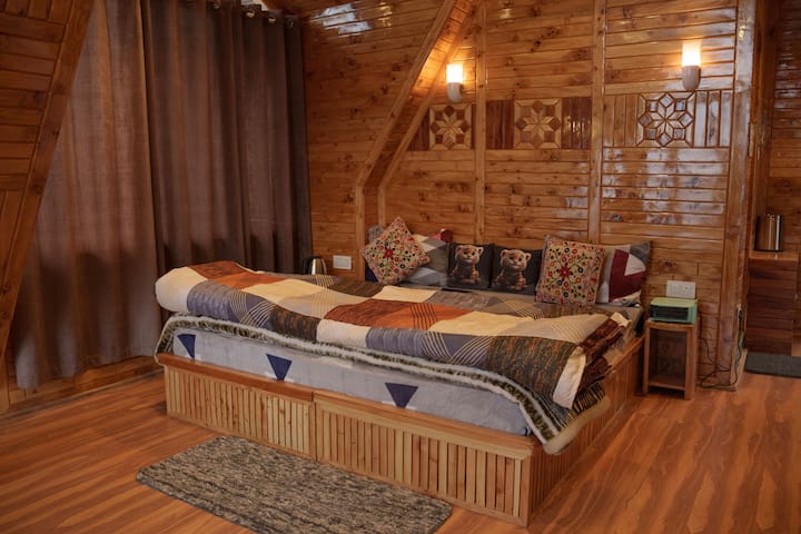 A-frame Cabin Room With Balcony In Fagu - Kufri