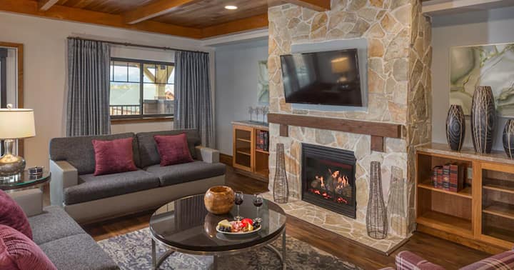 Three-bedroom Presidential Suite - 4 Beds Sleeps 6 - West Yellowstone, MT