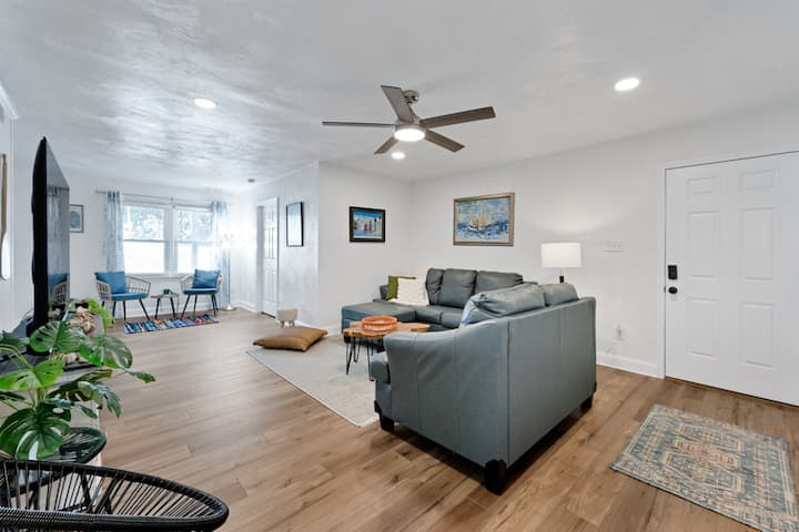 2br Chic’s Beach Gem • Walk To Shore • Dogs Ok - Virginia Beach, VA
