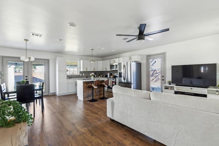 Halfway To Arlington & Dallas - Irving, TX