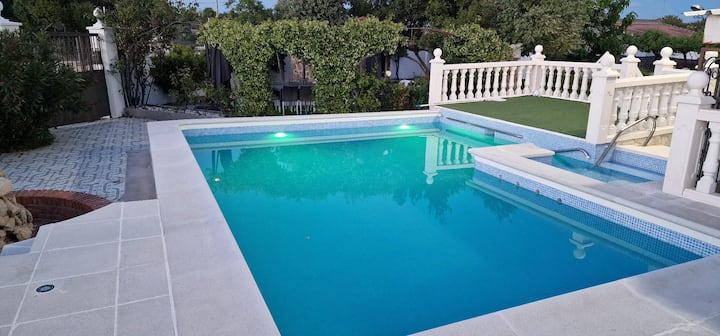 Villa Mercedes La Casa Para Ti Y Tus Acompañantes - Maqueda