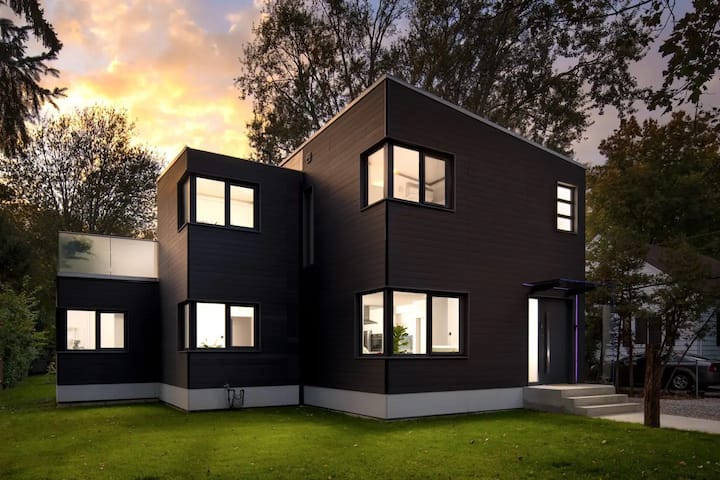 "Oasis I" Luxury Apartment - Kingsville