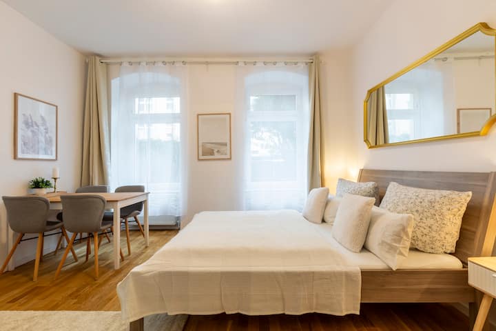 Stilvolle, Ruhige 2-zi-wohnung In Prenzlauer Berg - Berlin