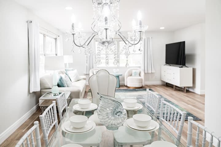 Stylish Coastal Home – King Bed + Golf Cart Add-on - Clearwater Beach, FL