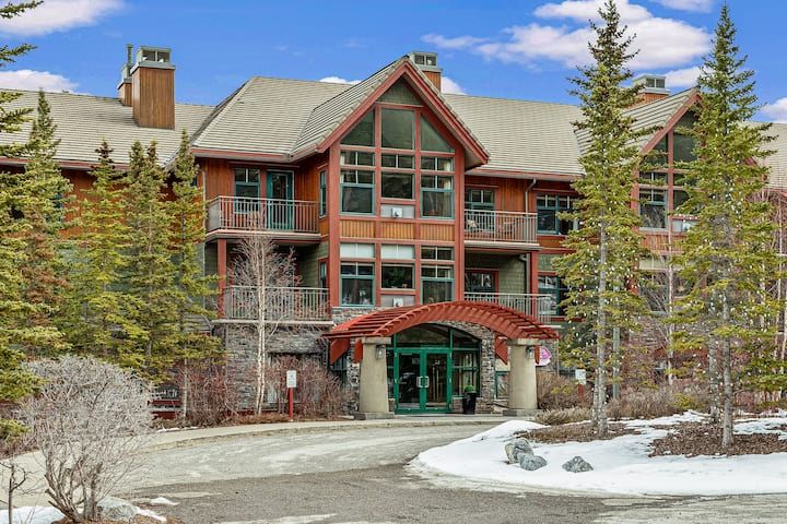 Alpine Haven-sleeps 8,outdoor Heated Pool/hot Tub - Canmore