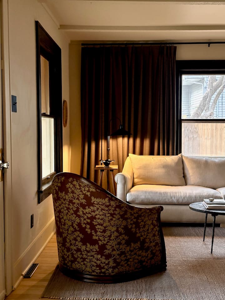 Designer 1br Getaway: 15 Min To Kc World Cup 2026 - Belton, MO
