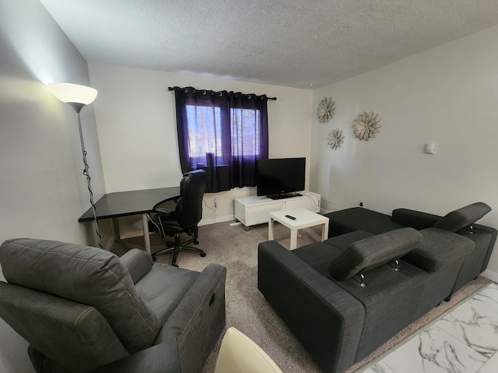 Sleek 1 Bedroom Apartment - Lloydminster