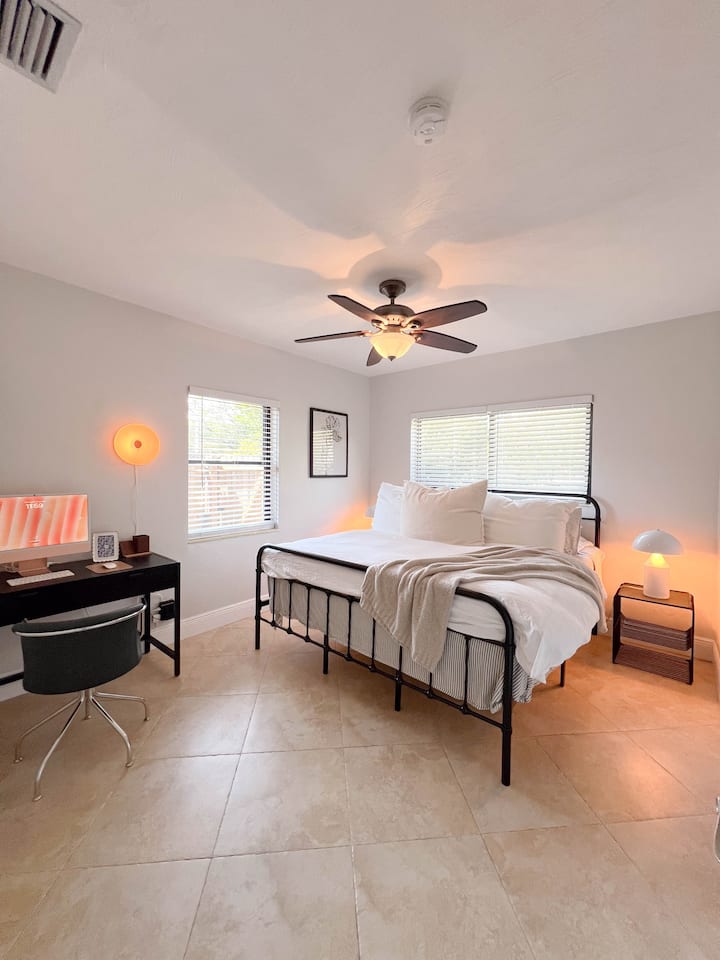 Casa Linda Del Pavo Real - South Miami, FL