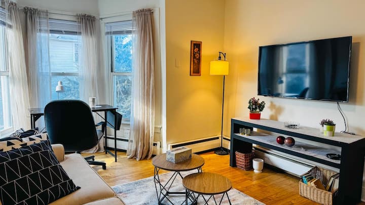 Stylish Stay Near Wesleyan - 2br - Middletown, CT