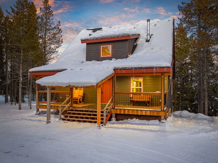 Moosefire Cabin | Hot Tub, Fire Pit & Yellowstone! - Island Park, ID