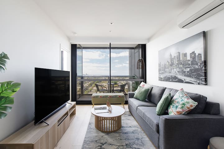 The Monstera: Chic Urban Retreat With Shared Pool - Richmond